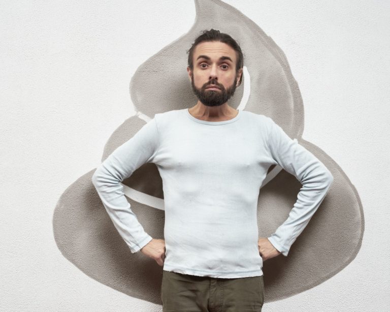 O que a cor e o formato das fezes indicam sobre sua saúde - Guia Viver Bem